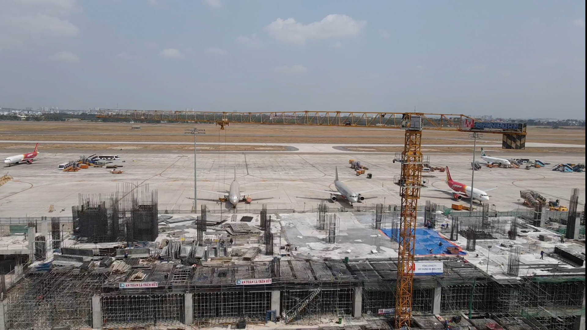 Ga T3 sân bay Tân Sơn Nhất hoàn thành 80% phần thô sau hơn 1 năm xây ...