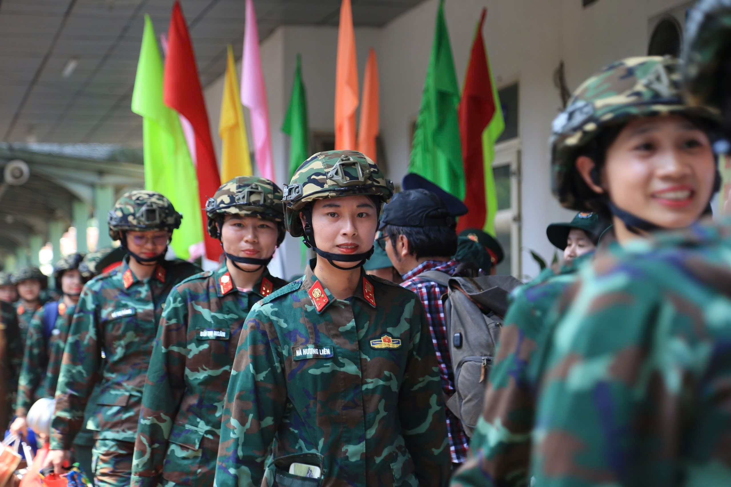 Đoàn tàu đầu tiên chở khối diễu binh, diễu hành dịp lễ 30-4 đã đến miền Nam