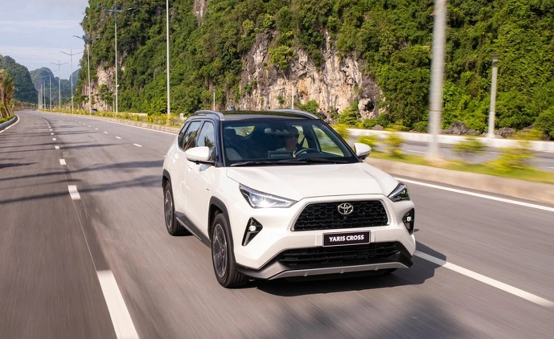 Toyota Việt Nam triệu hồi xe Yaris Cross HEV để sửa lớp keo lót kính ...